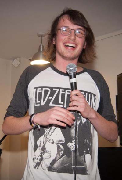 comedy cv - the UK's largest collection of comedians biogs and photos