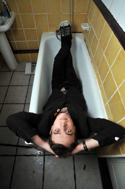 comedy cv - the UK's largest collection of comedians biogs and photos